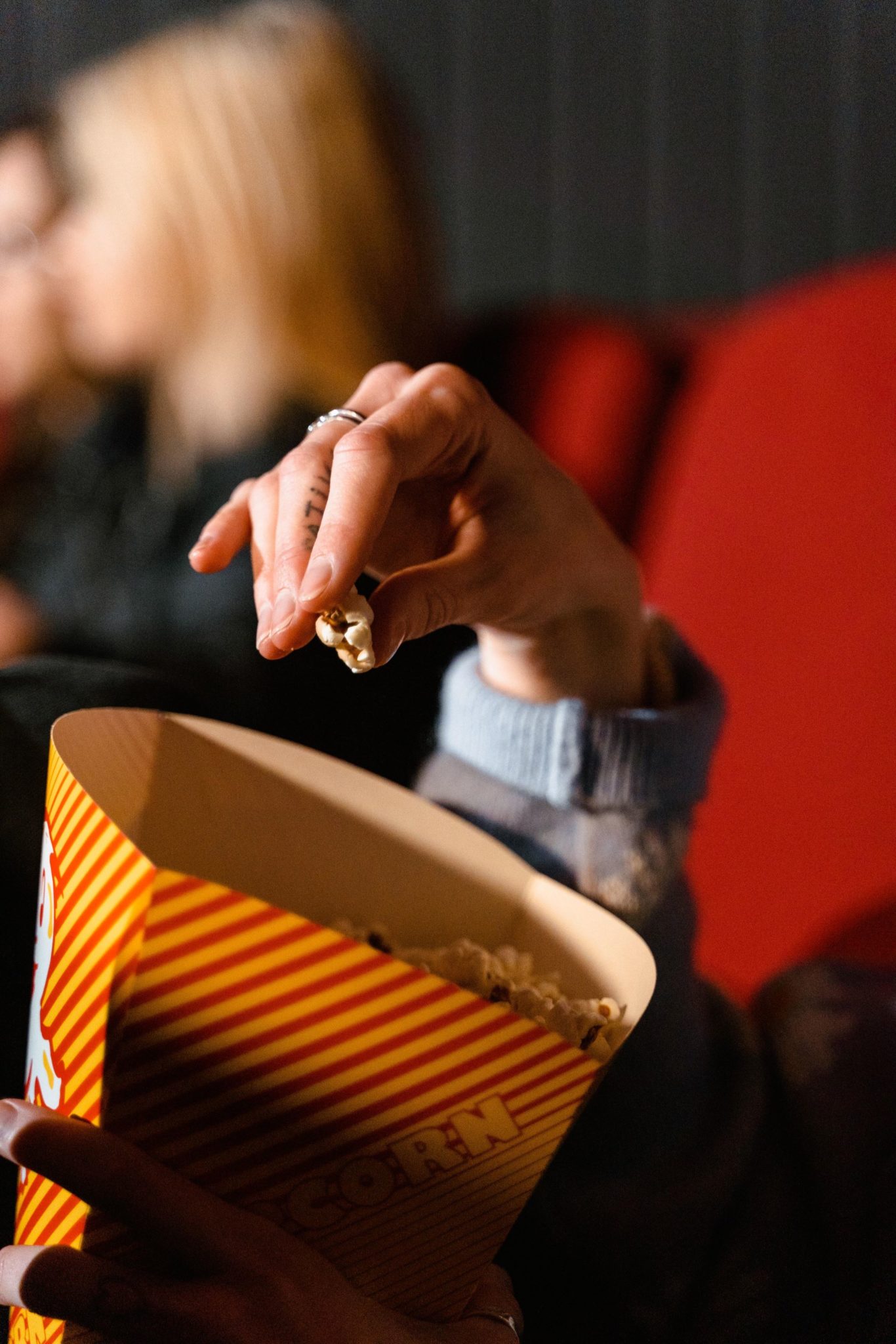 Au fait, pourquoi mange-t-on du pop-corn au cinéma ? | Mint Magazine